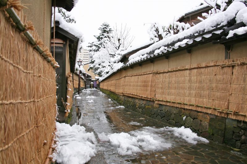 雪の金沢 「長町武家屋敷通り」の風景 冬の石川の風景 | JAPAN WEB MAGAZINE 「日本の風景」 JAPAN SCENE